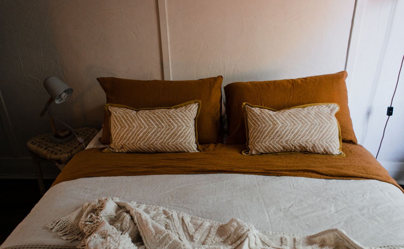 Ideal Pillow Height for Side Sleepers: A Chiropractor’s Guide